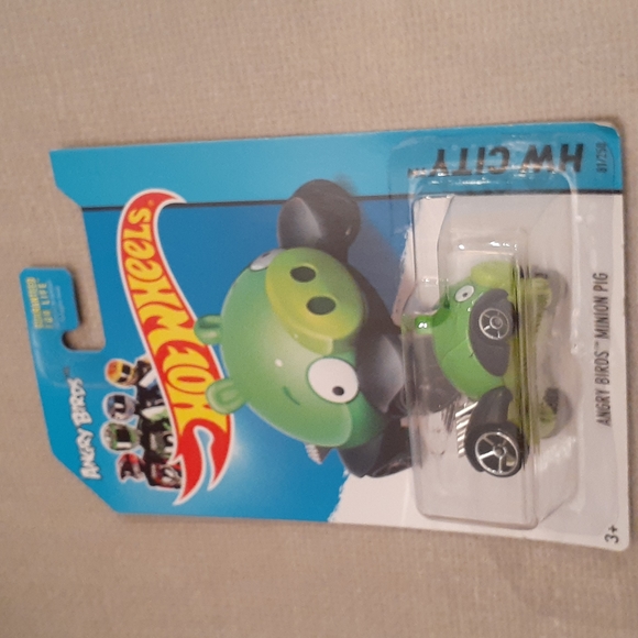 Hot Wheels | Toys | 23 Hot Wheels Blastous Green Angry Birds Minion Pig ...